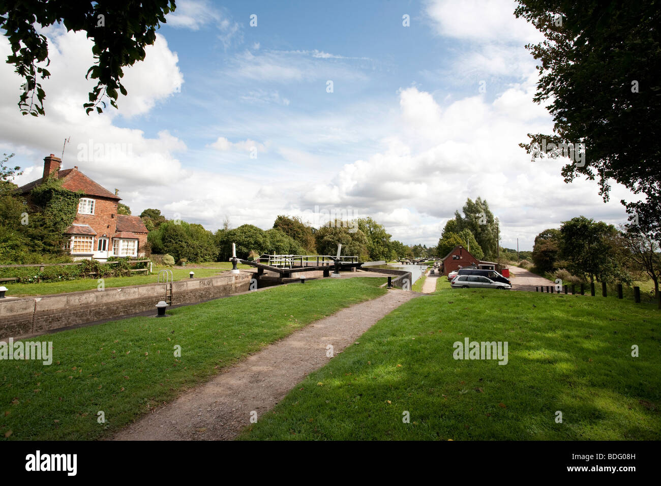 cafe and towpath at Hatton locks in Warwichshire, England Stock Photo ...