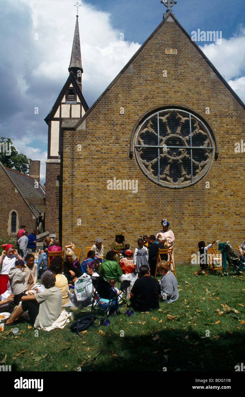 Church england congregation hi-res stock photography and images - Alamy