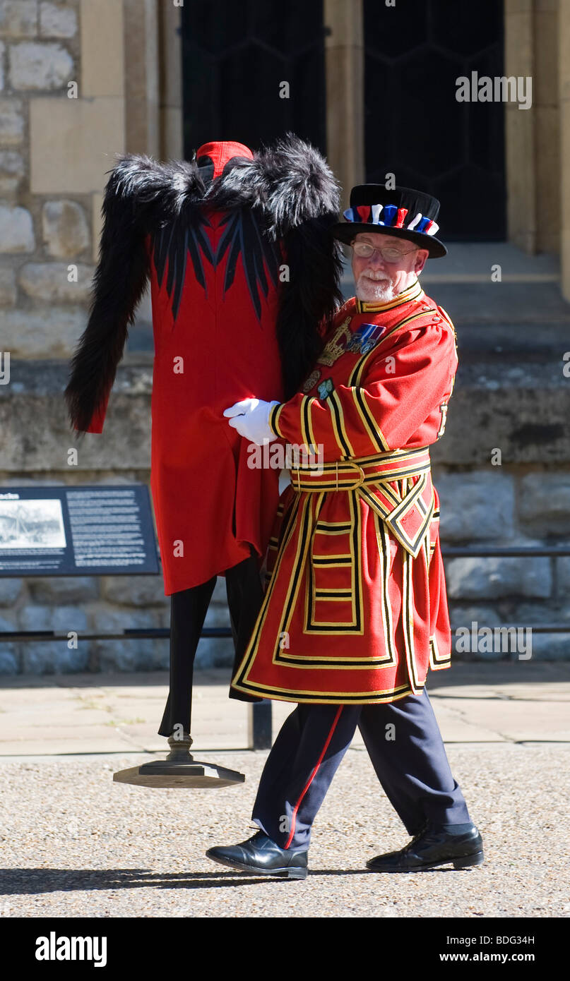 Beefeater uniform hi-res stock photography and images - Alamy