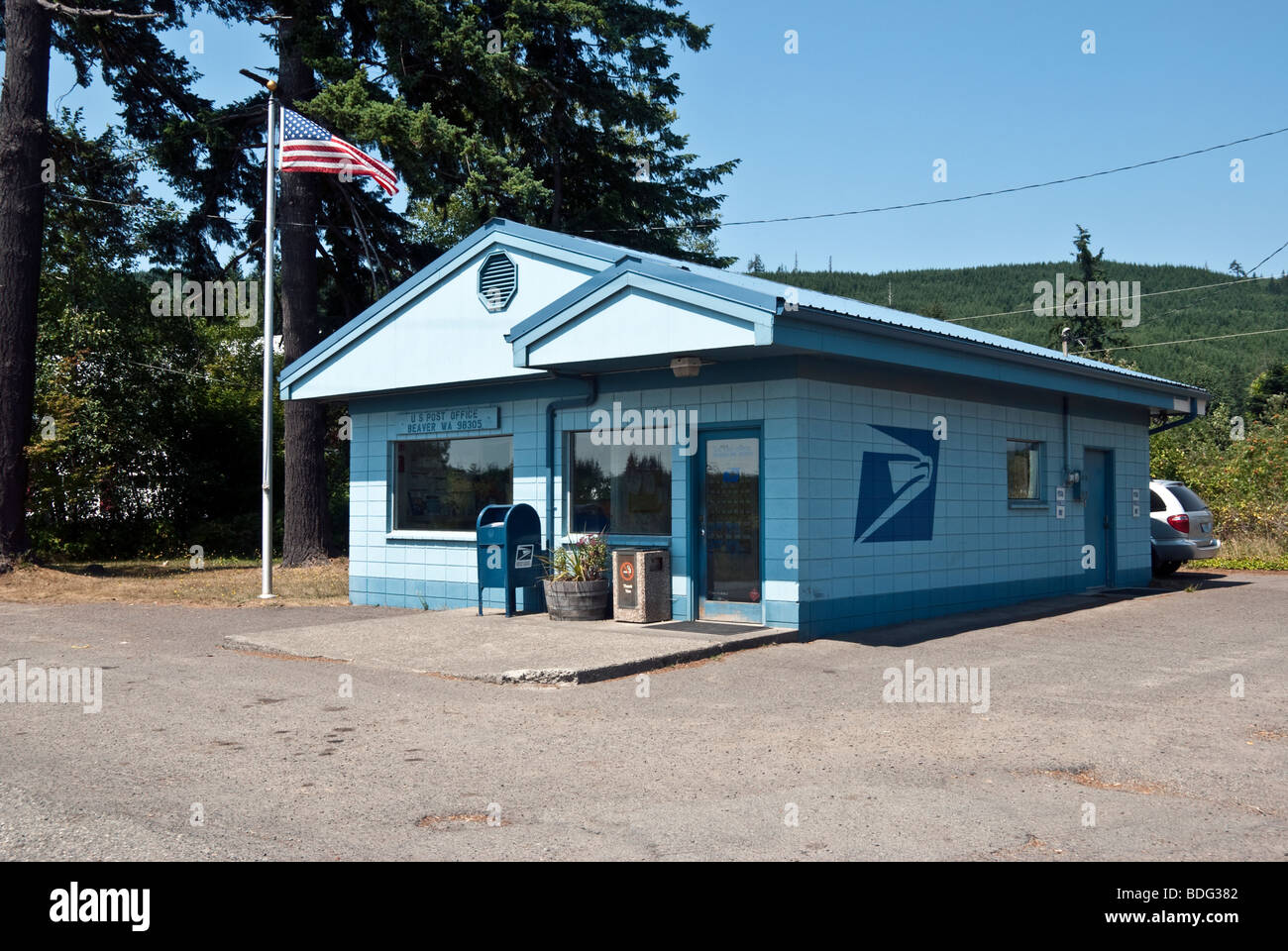 Mailbox american flag hi-res stock photography and images - Alamy