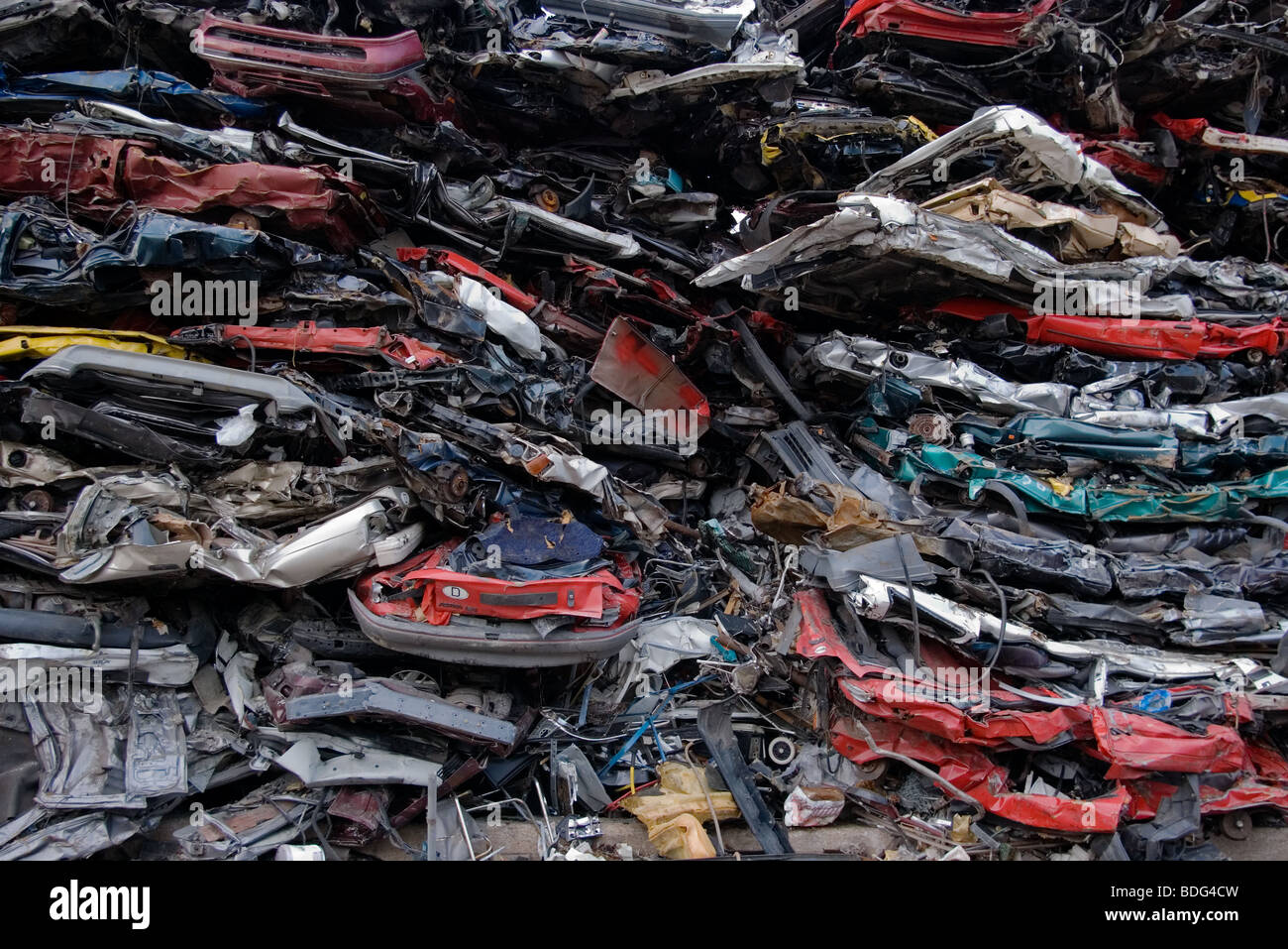 junk cars piled up Stock Photo - Alamy