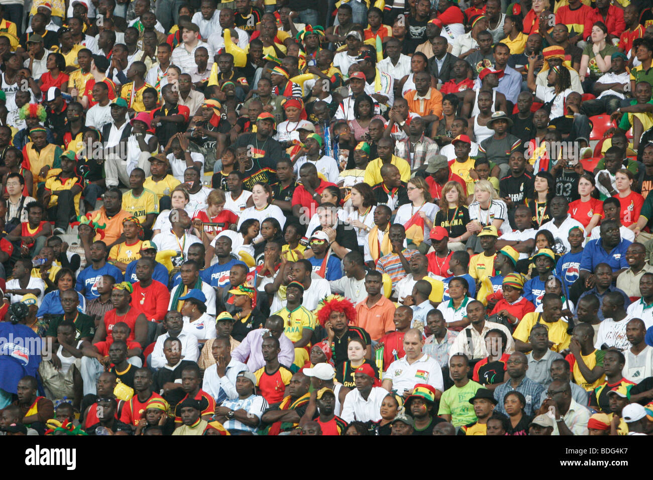 Crowd scenes hi-res stock photography and images - Alamy