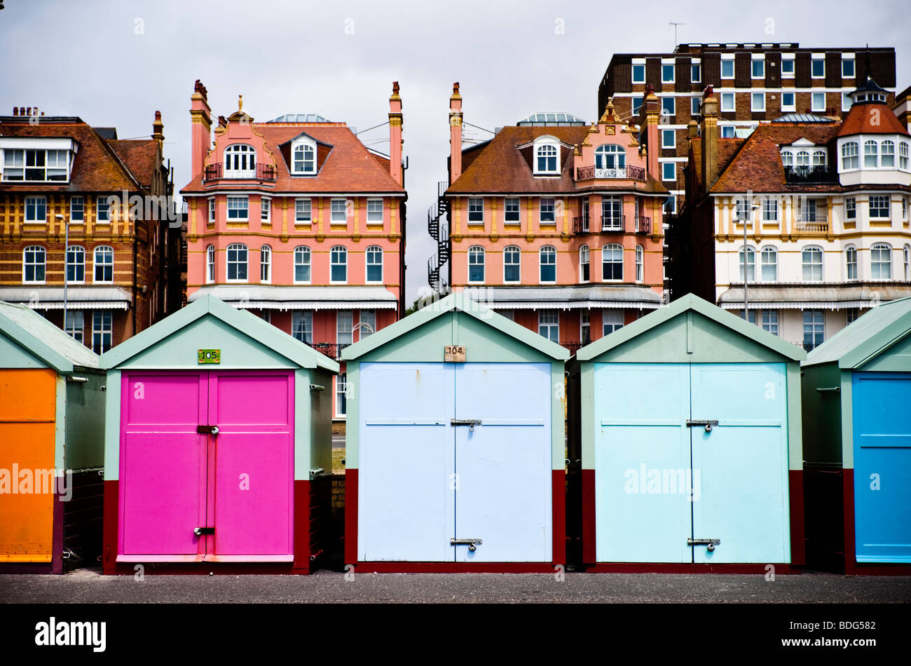 Vibrant colored beach huts hi-res stock photography and images - Alamy