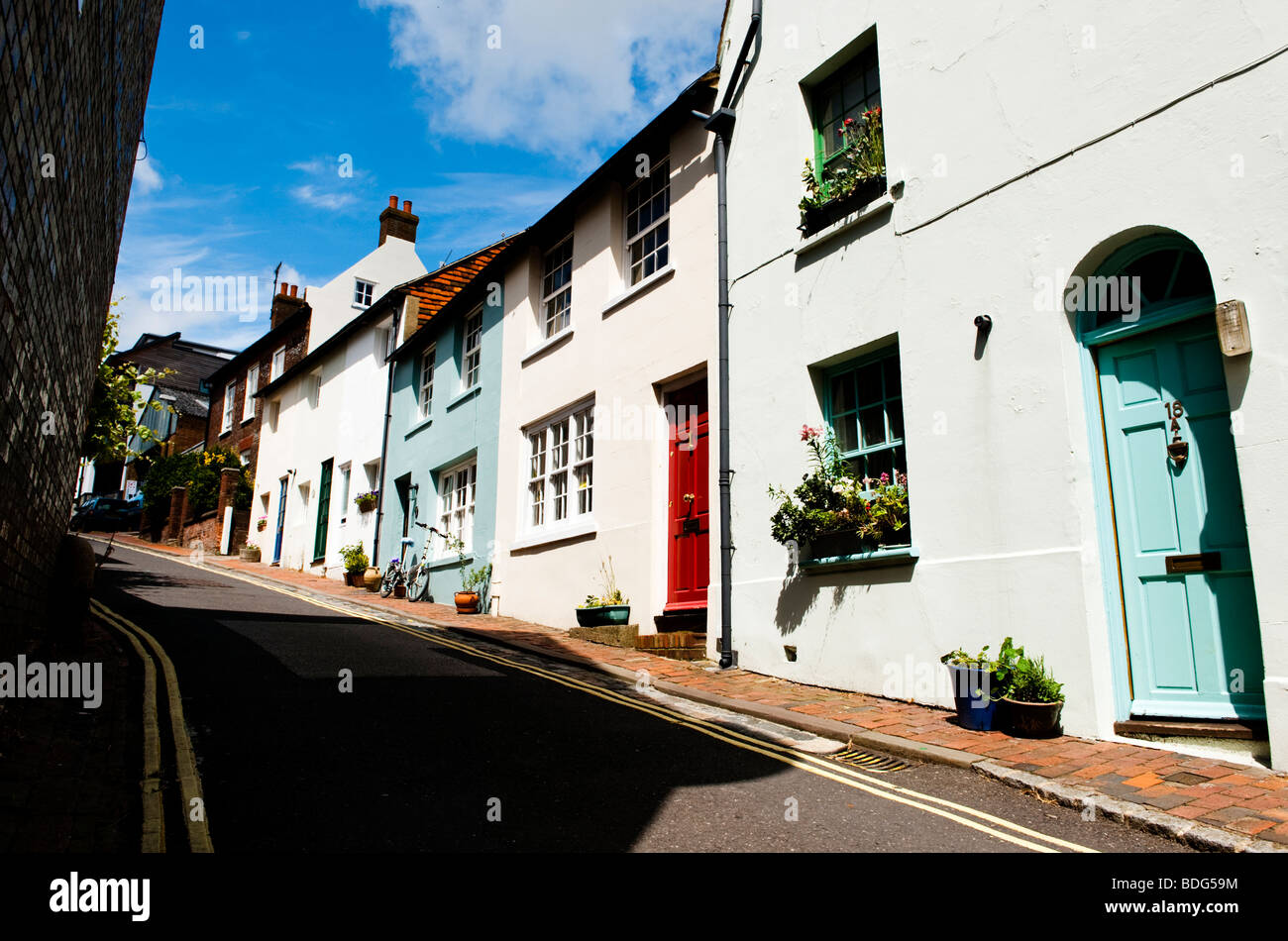 Homes exterior england hi-res stock photography and images - Alamy