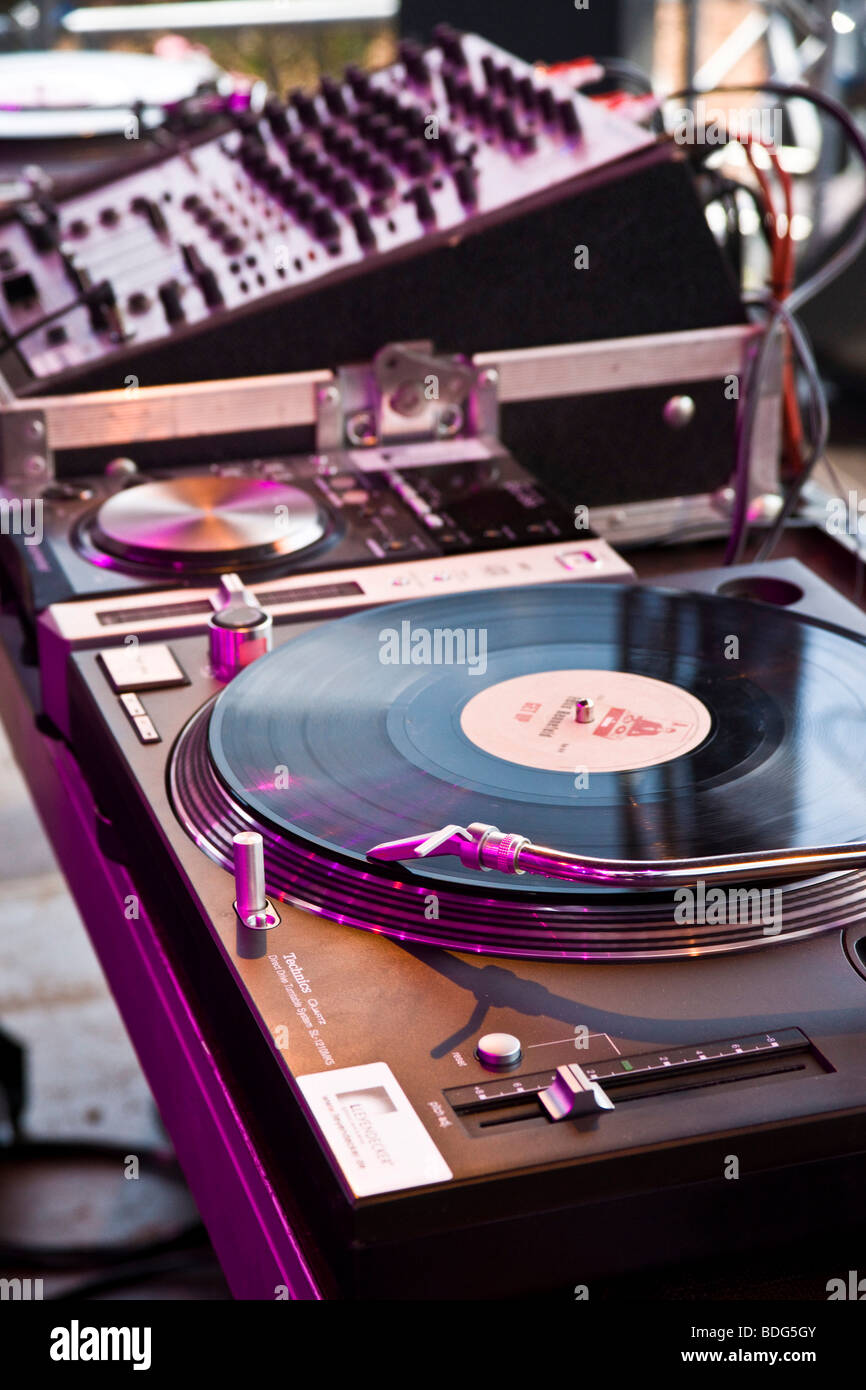 Diskjockeys hi-res stock photography and images - Alamy