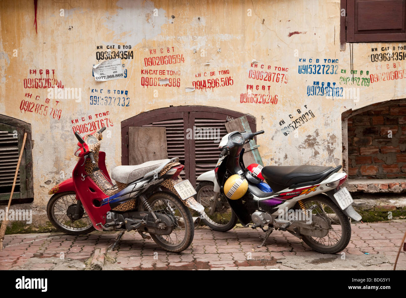 Motorcycles in a typical Vietnamese street scene Stock Photo - Alamy