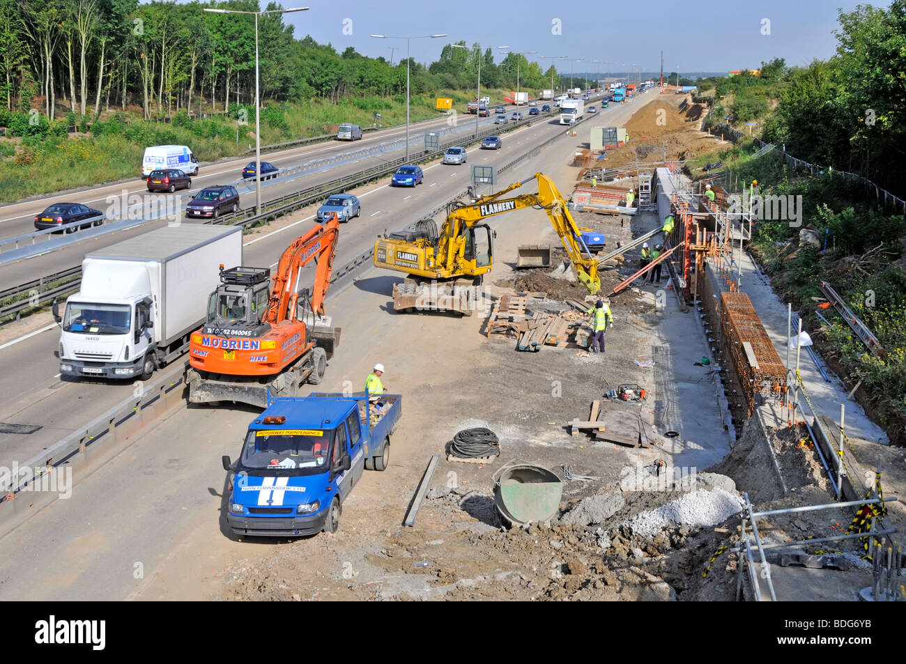 M25 motorway widening project with contra flow traffic management to ...