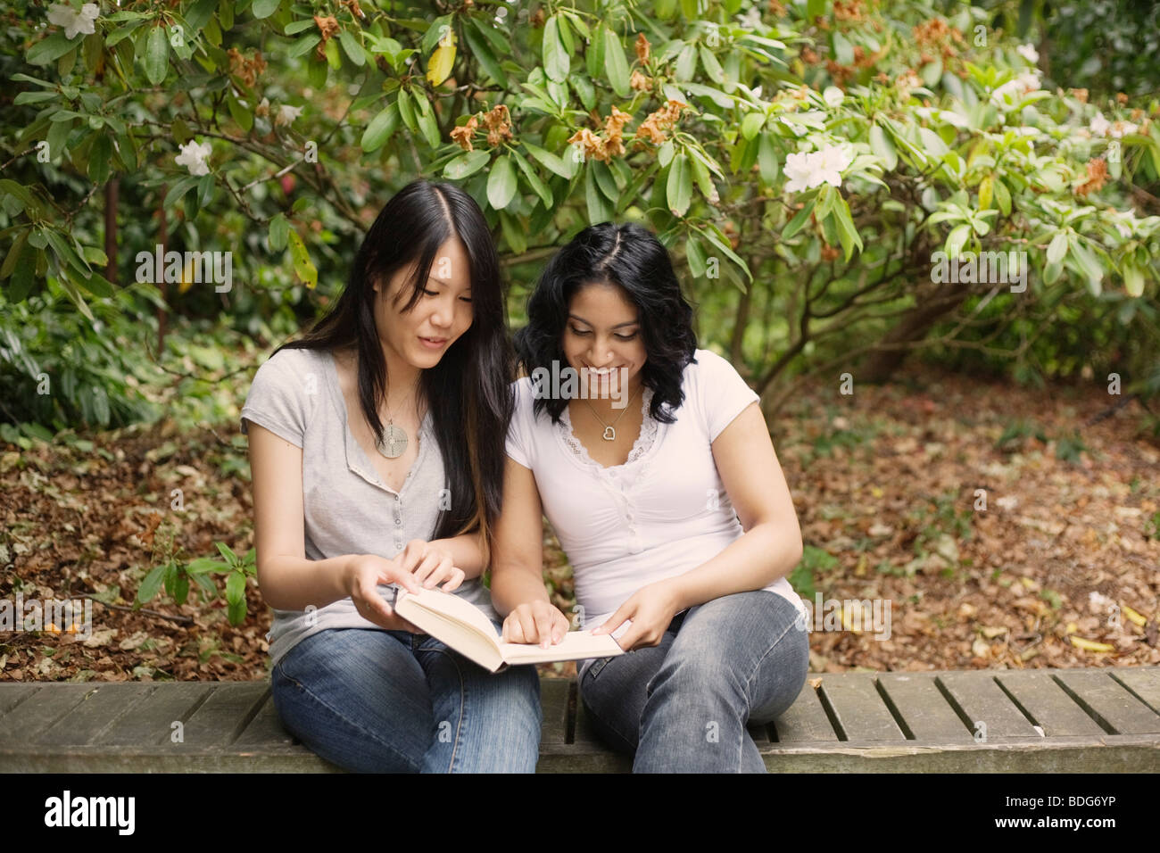 Interracial friendship teens High Resolution Stock Photography and ...