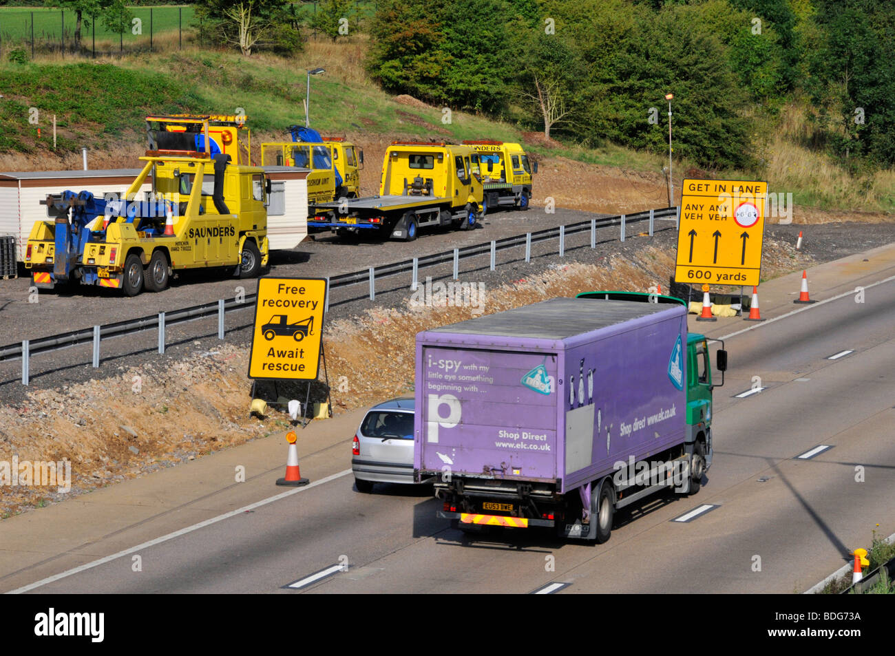 M25 motorway roadworks free recovery breakdown crews during carriageway ...