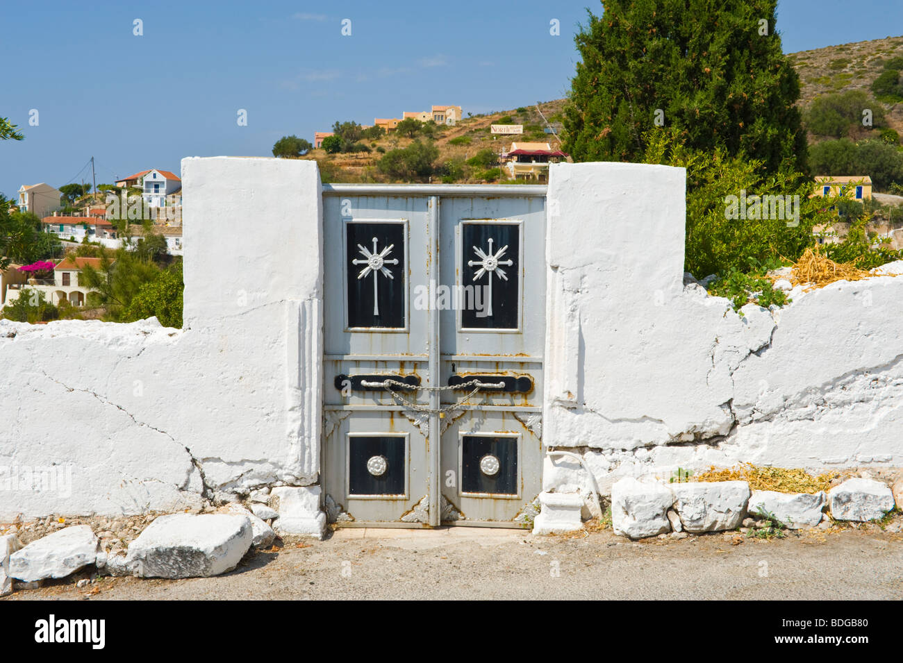 Padlocked gates hi-res stock photography and images - Alamy