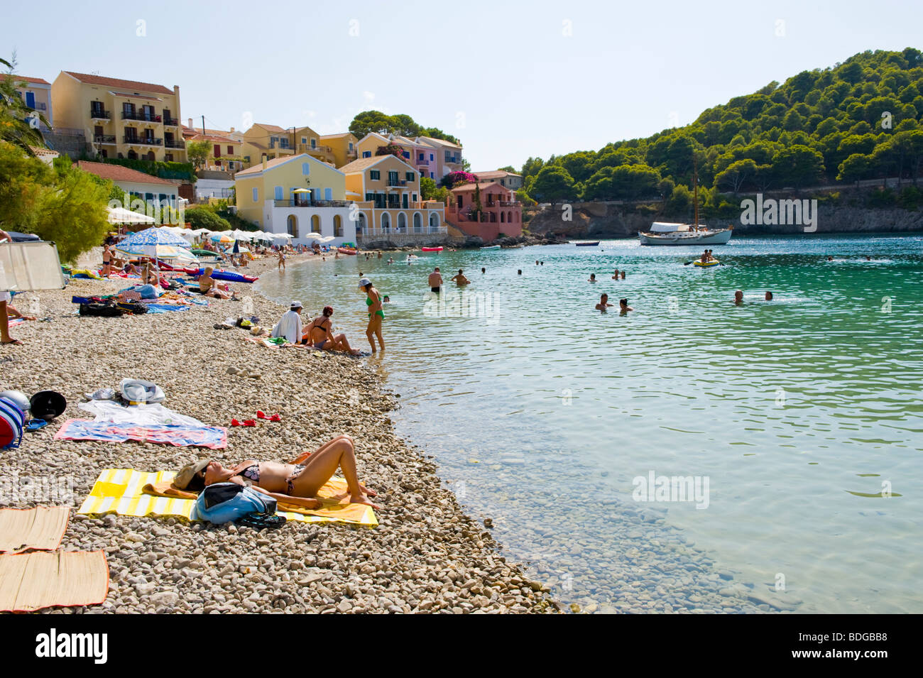 Sunbathing sunbathe hi-res stock photography and images - Alamy