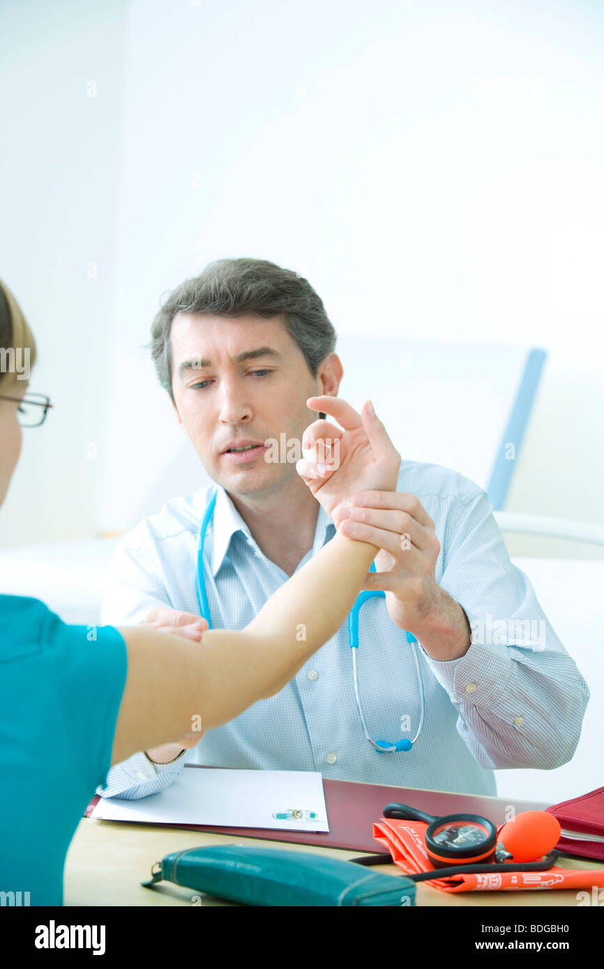 ELBOW SEMIOLOGY WOMAN Stock Photo - Alamy