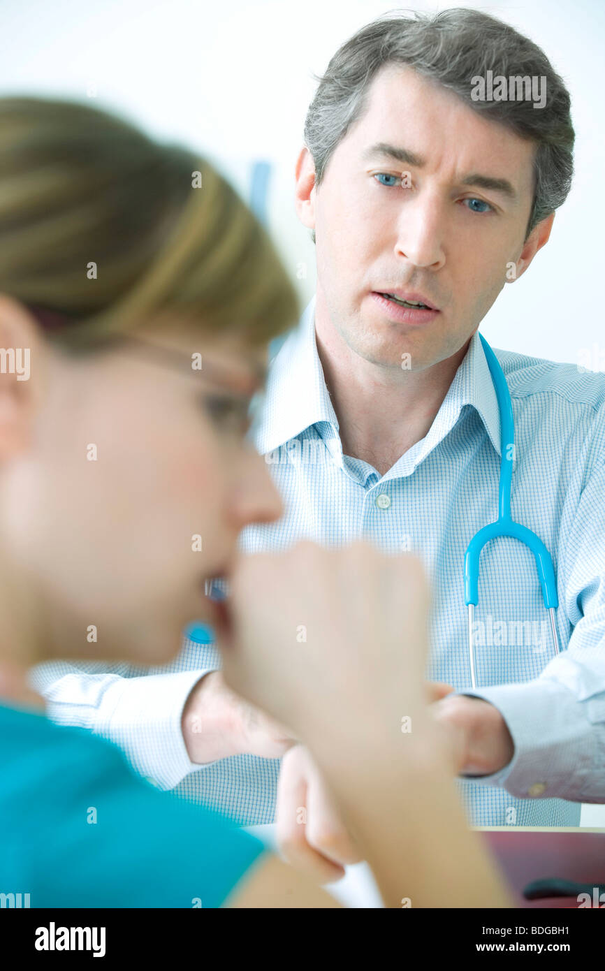 WOMAN IN CONSULTATION, DIALOGUE Stock Photo - Alamy