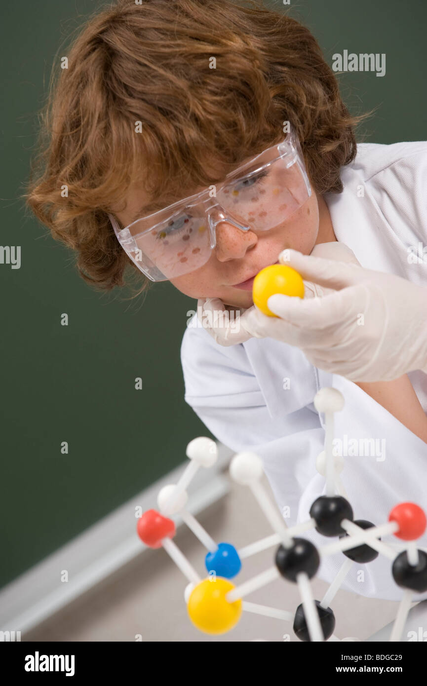 Children model molecule hi-res stock photography and images - Alamy