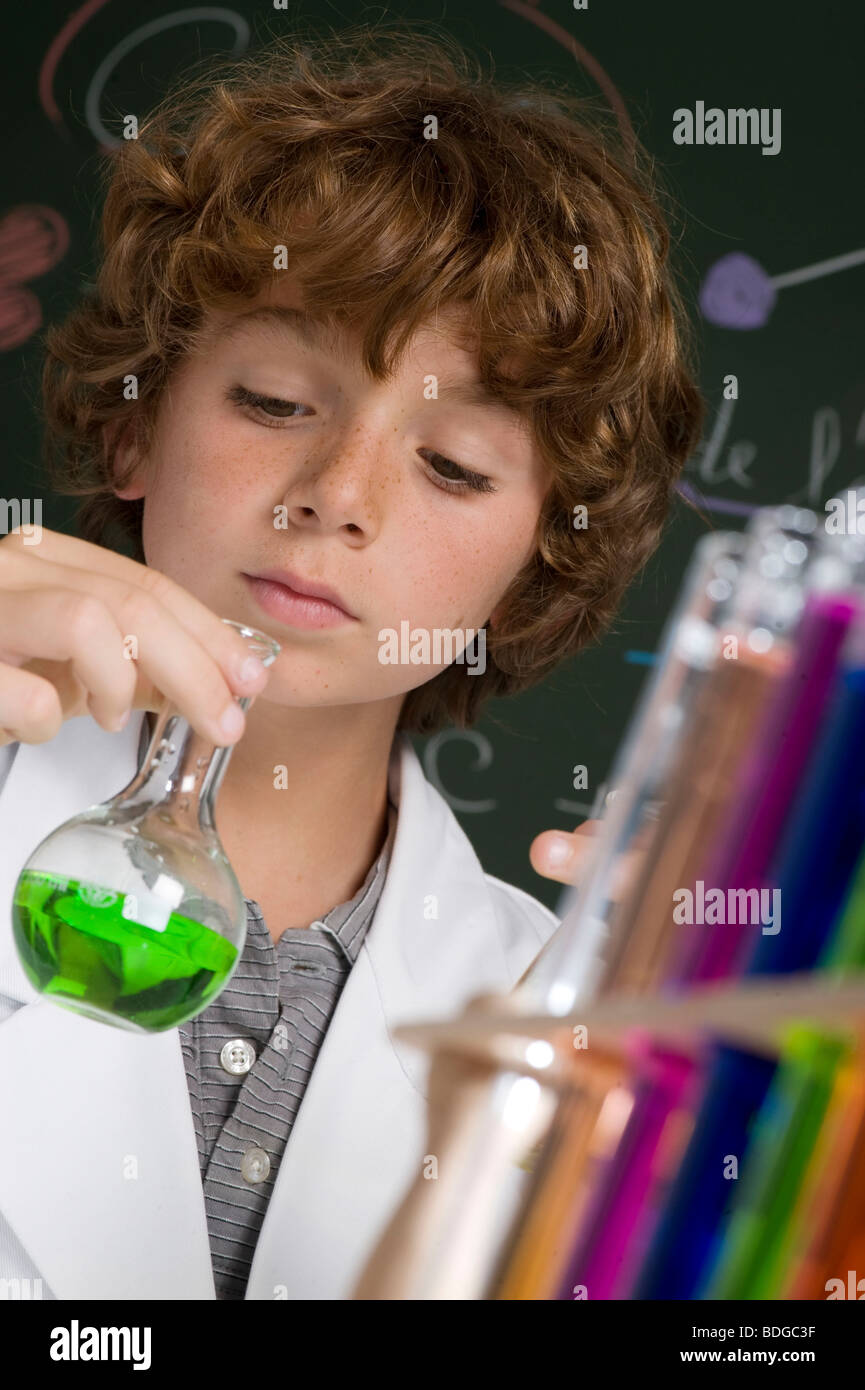 Educational chemistry hi-res stock photography and images - Alamy