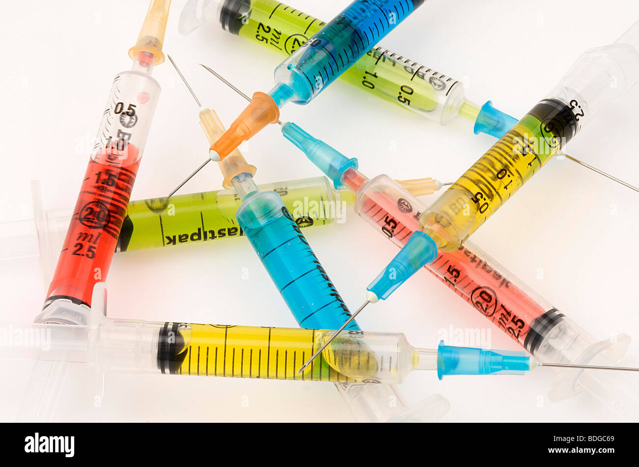 Coloured syringes hi-res stock photography and images - Alamy