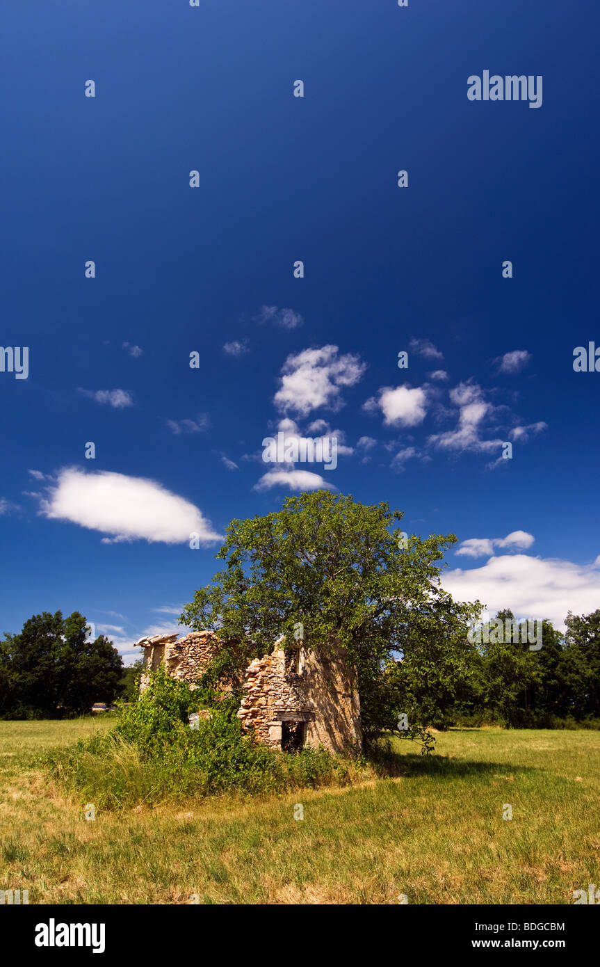 French stone barn hi-res stock photography and images - Alamy