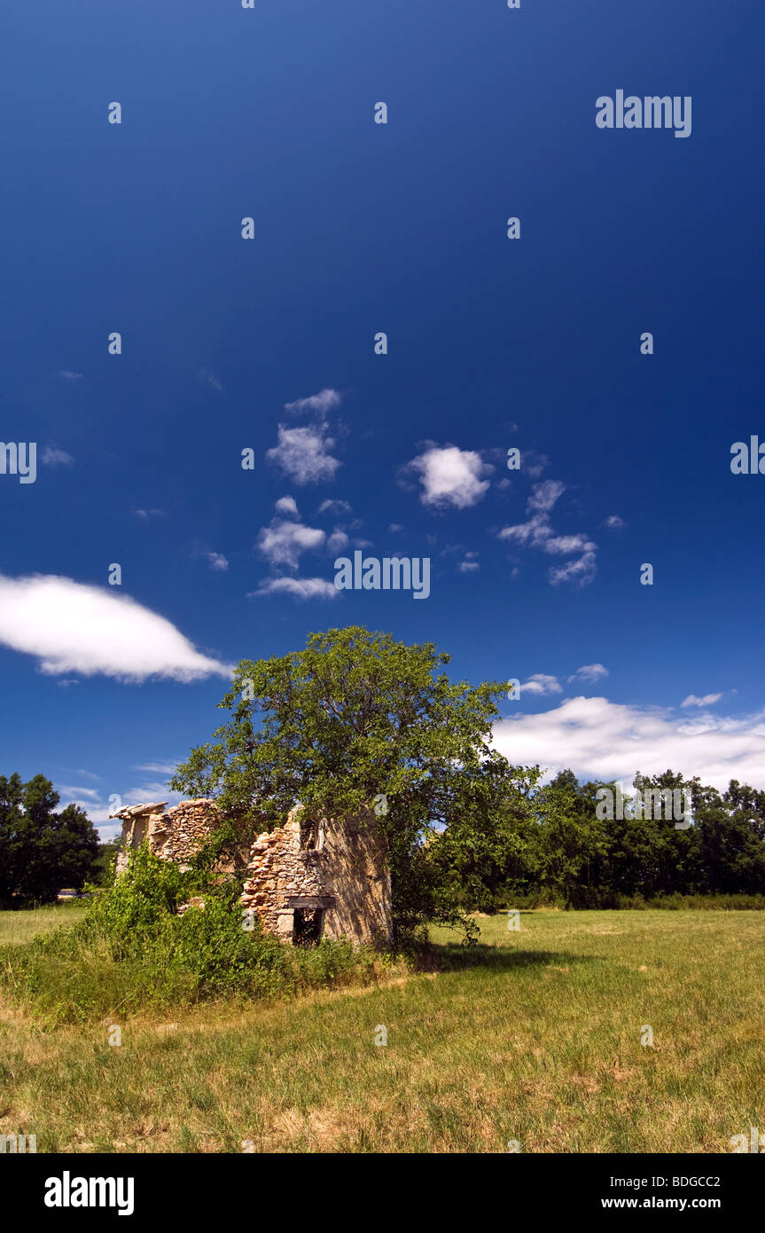 French stone barn hi-res stock photography and images - Alamy