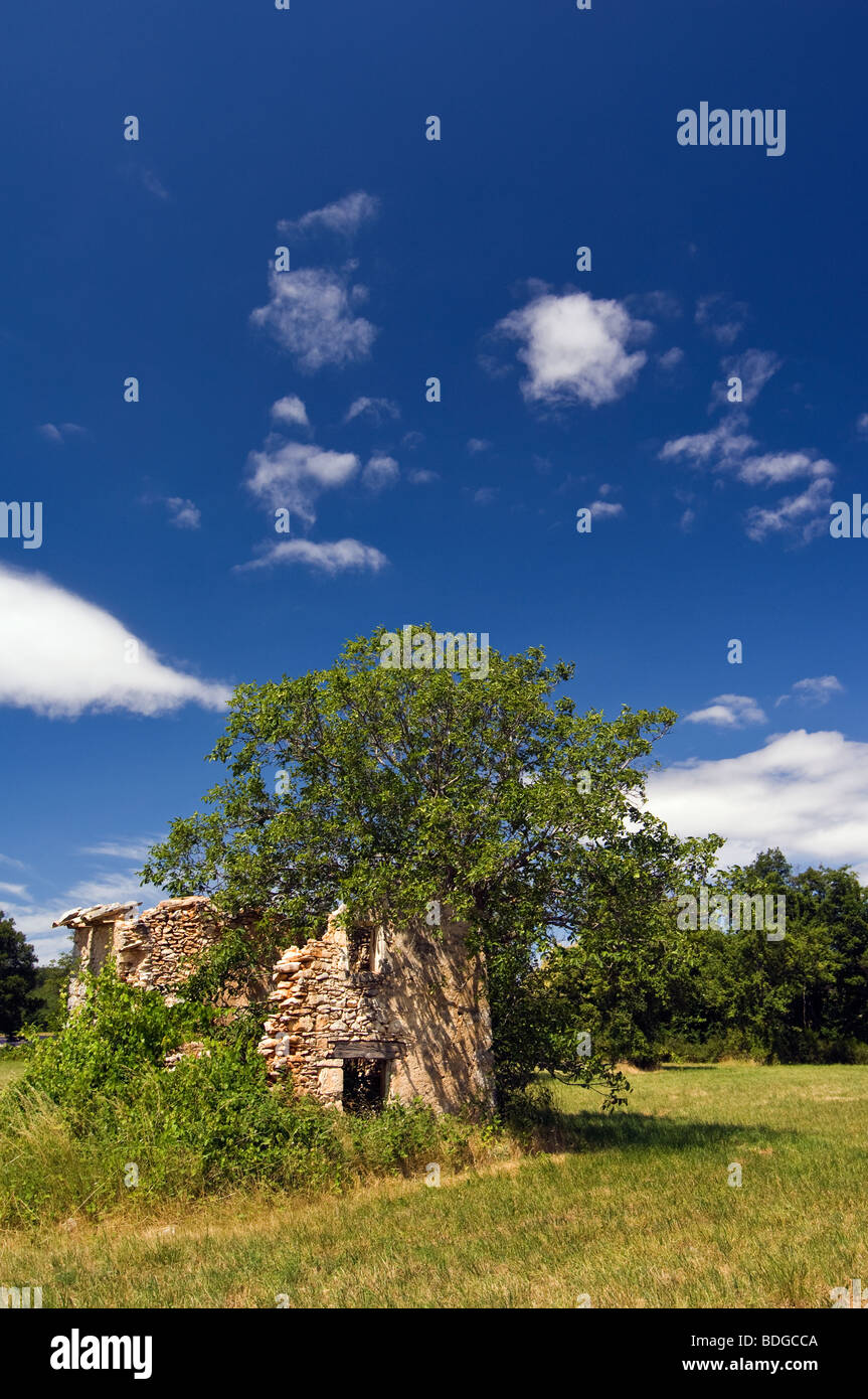 French stone barn hi-res stock photography and images - Alamy