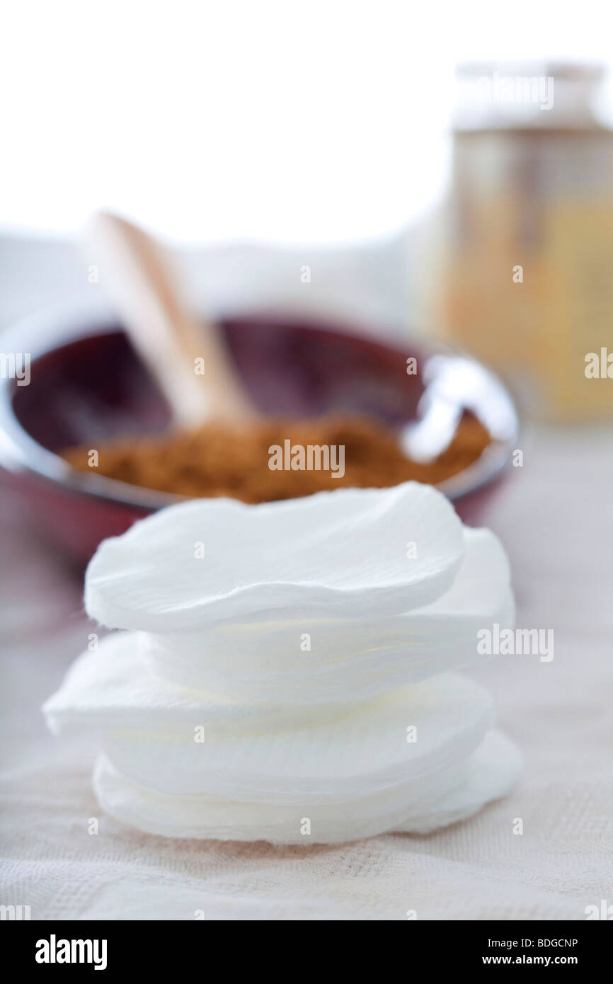 Cotton disk hi-res stock photography and images - Alamy