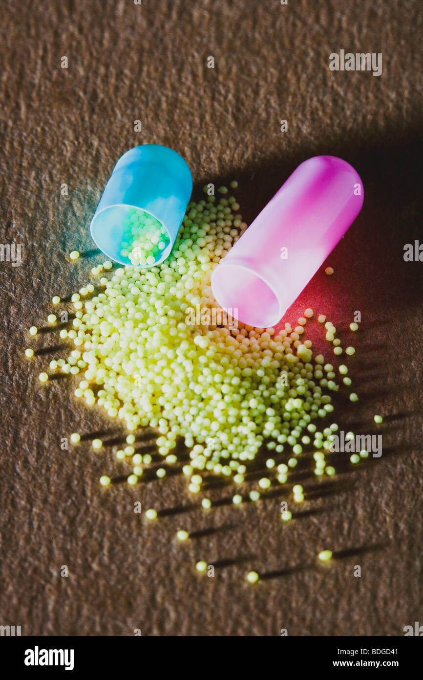 Modified release capsules hi-res stock photography and images - Alamy