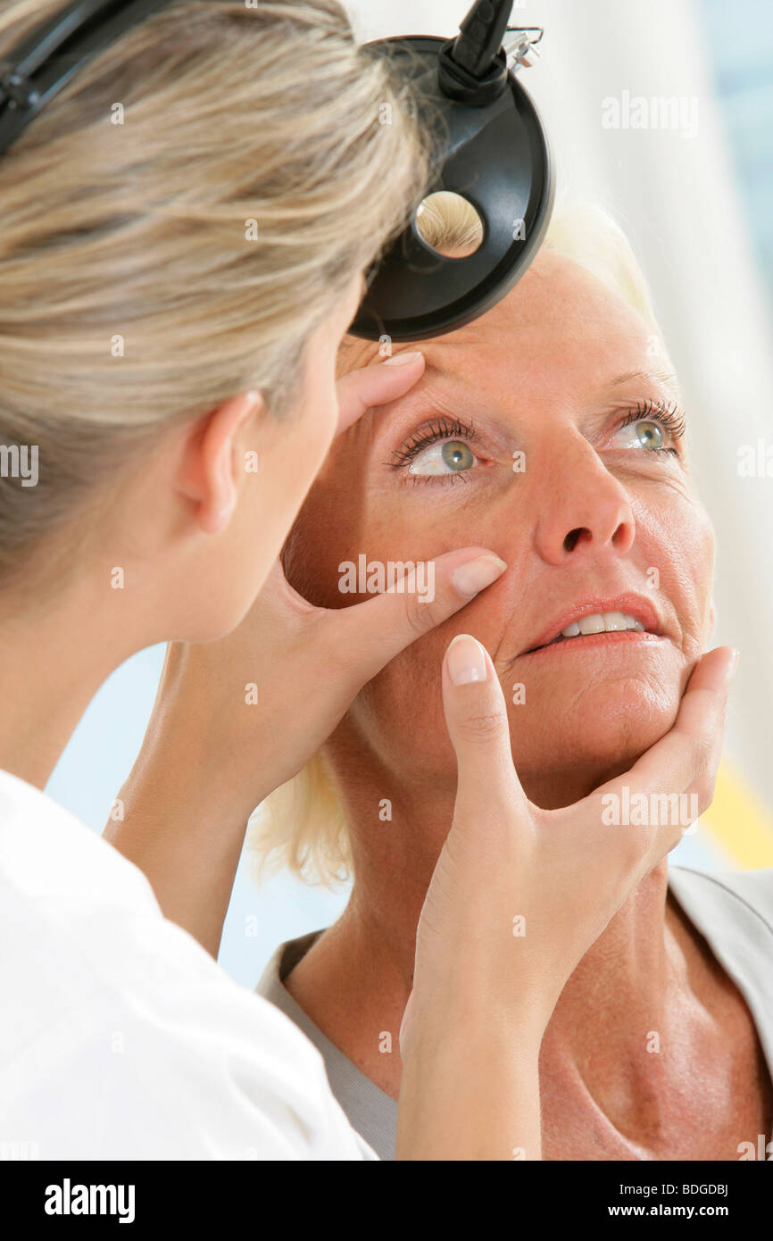 Eye exam elderly woman hi-res stock photography and images - Alamy