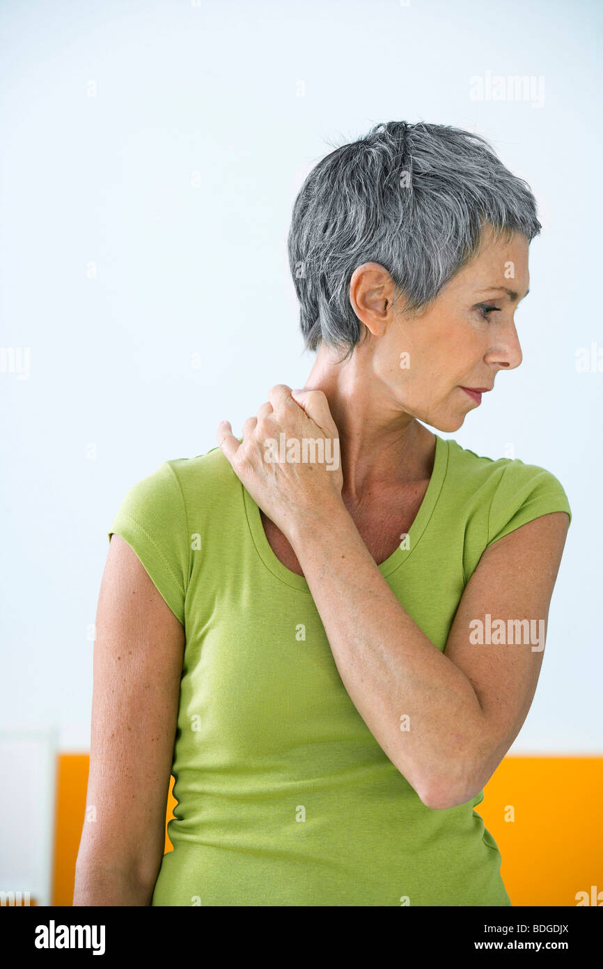 CERVICALGIA IN AN ELDERLY PERSON Stock Photo - Alamy