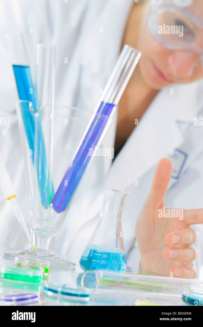 Chemistry laboratories hi-res stock photography and images - Alamy