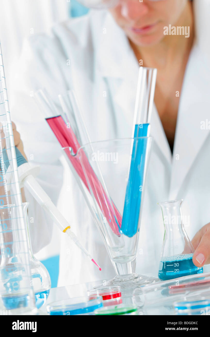 Micro chemistry hi-res stock photography and images - Alamy