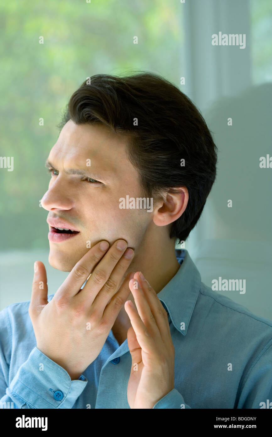 MAN WITH TOOTHACHE Stock Photo - Alamy