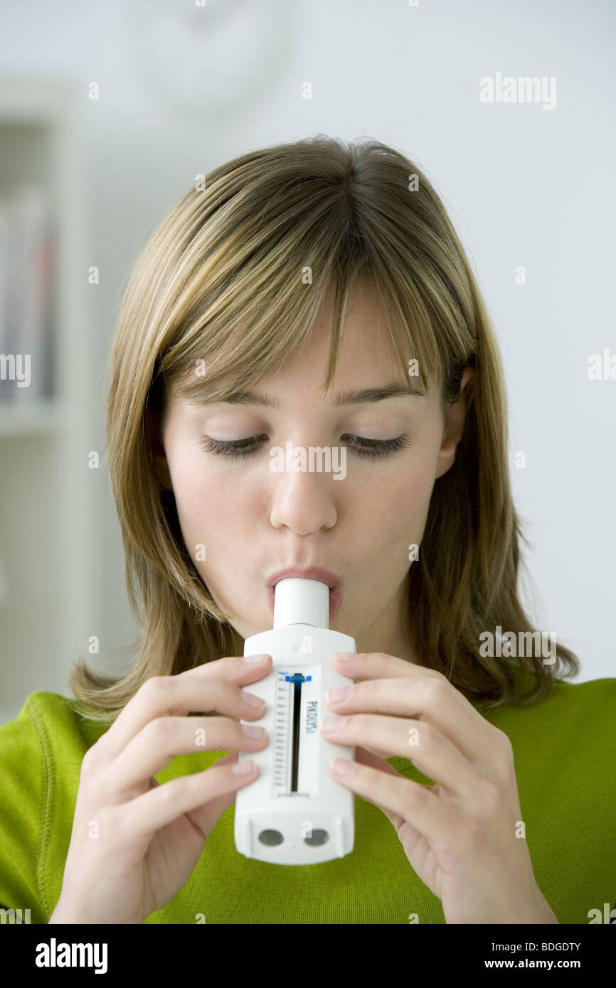BREATHING, SPIROMETRY IN A WOMAN Stock Photo - Alamy