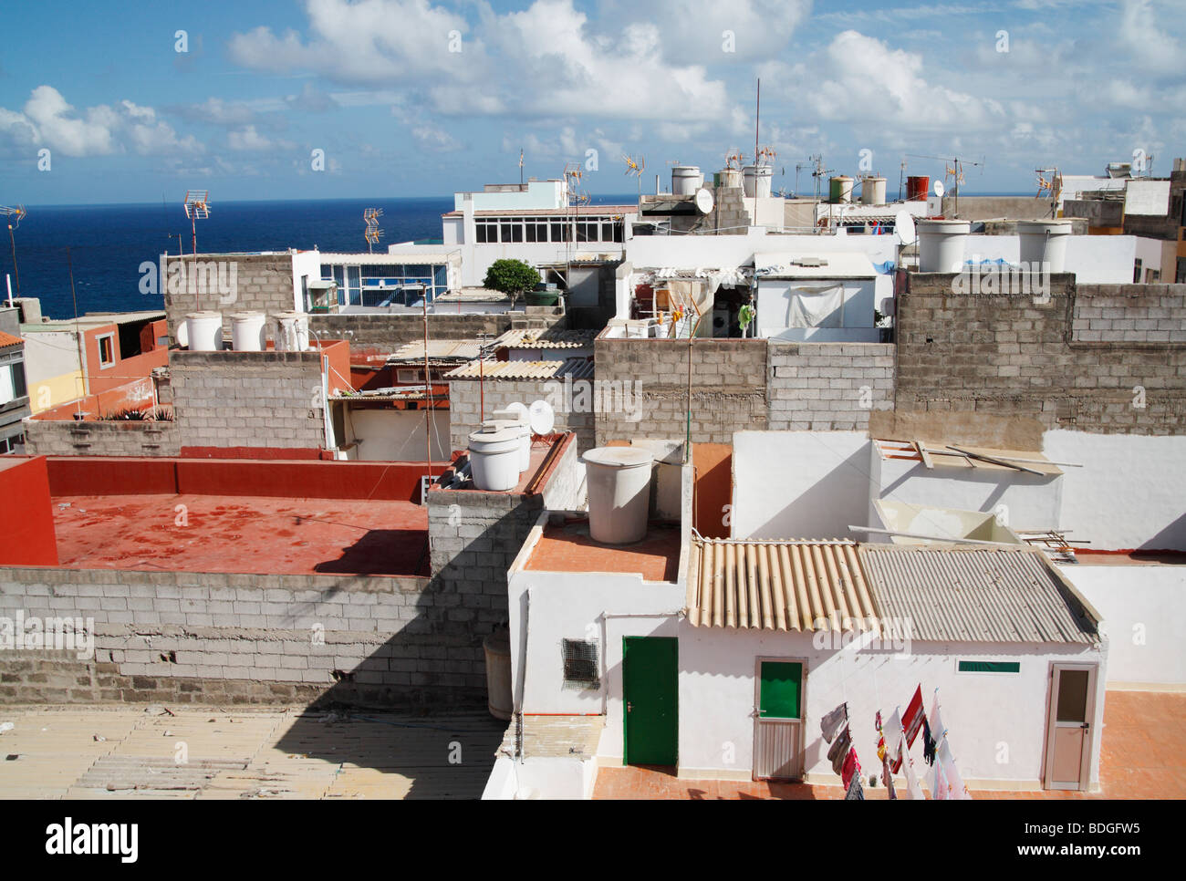 Rooftop watertank hi-res stock photography and images - Alamy