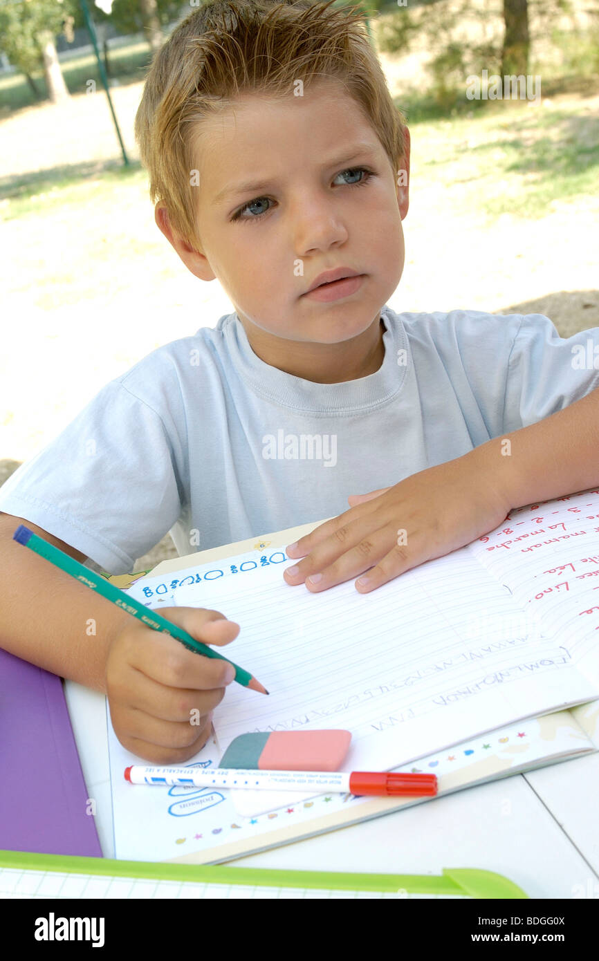 CHILD DOING HOMEWORK OUTDOORS Stock Photo - Alamy