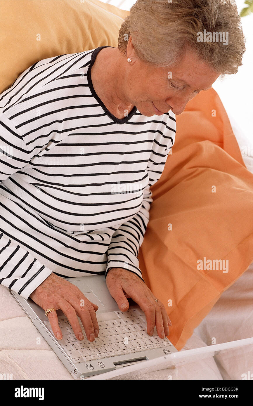 ELDERLY PERSON, COMPUTER Stock Photo - Alamy