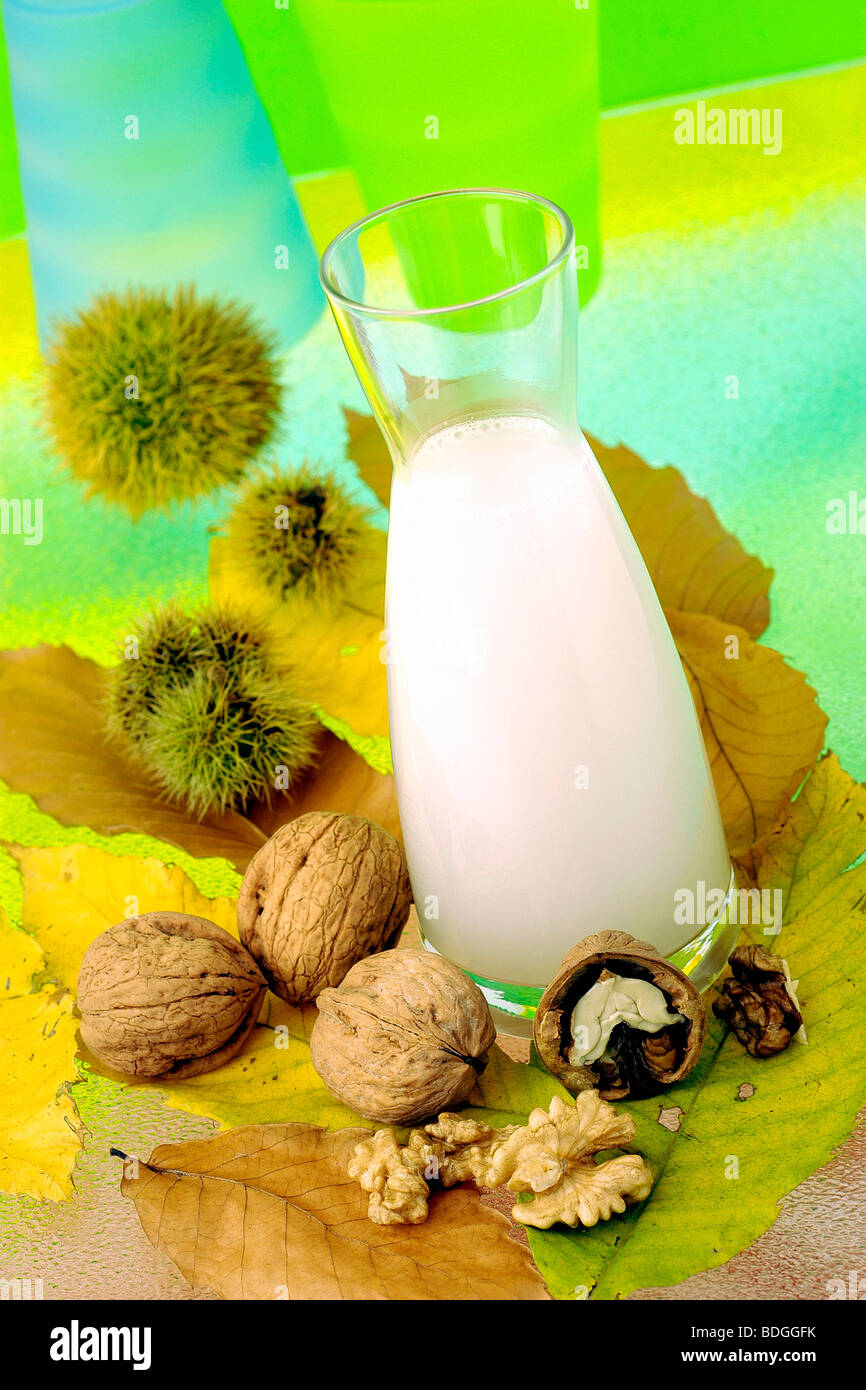 Walnut fruiting hi-res stock photography and images - Alamy