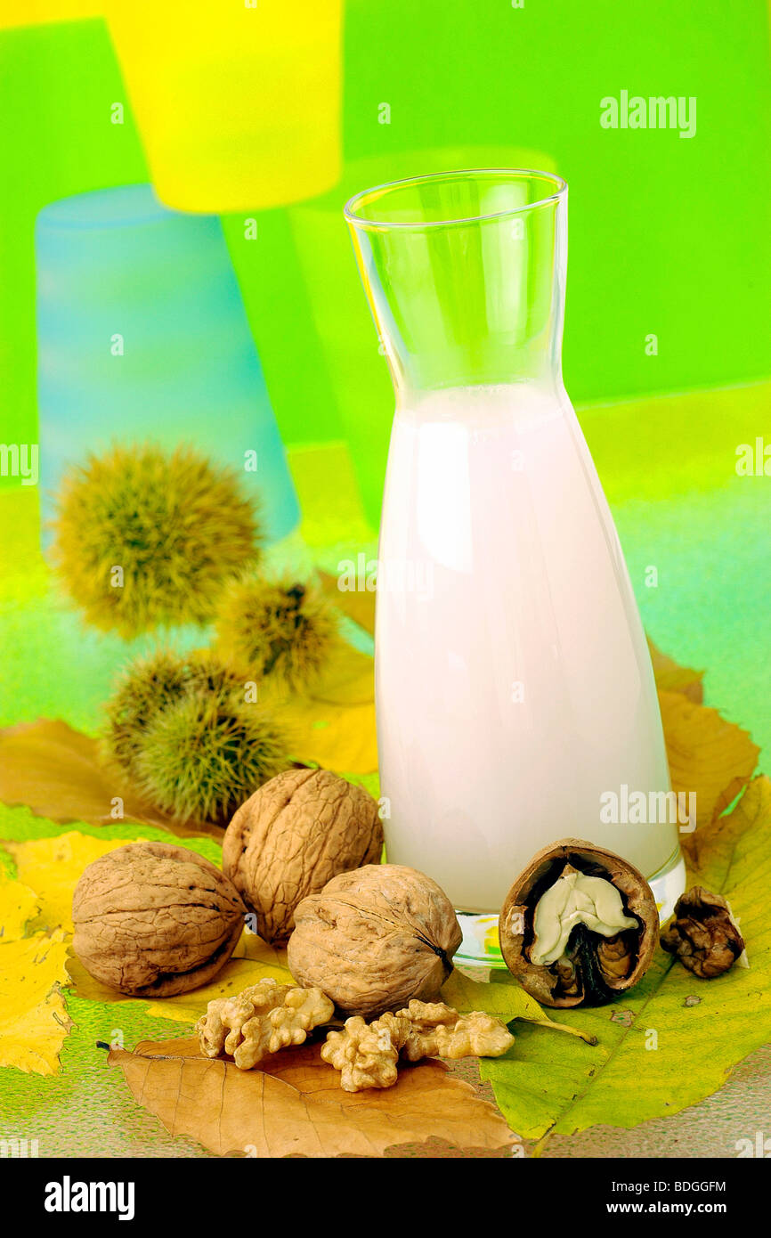 Walnut fruiting hi-res stock photography and images - Alamy