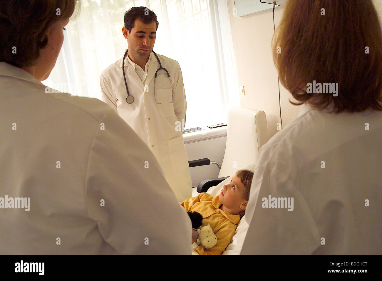 Child hospital doctor bed hi-res stock photography and images - Alamy