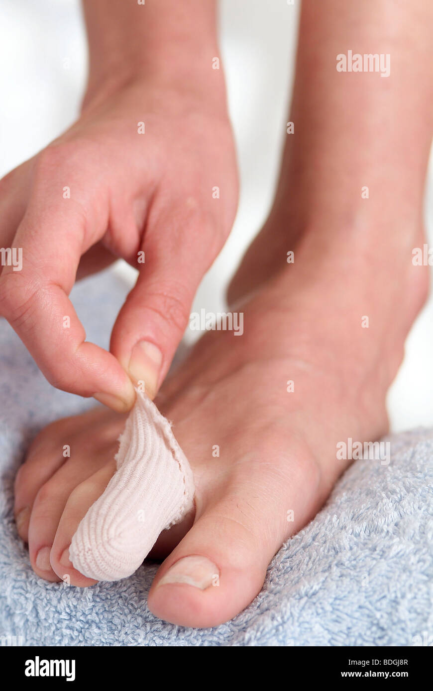 Woman single foot toe nails hi-res stock photography and images - Alamy