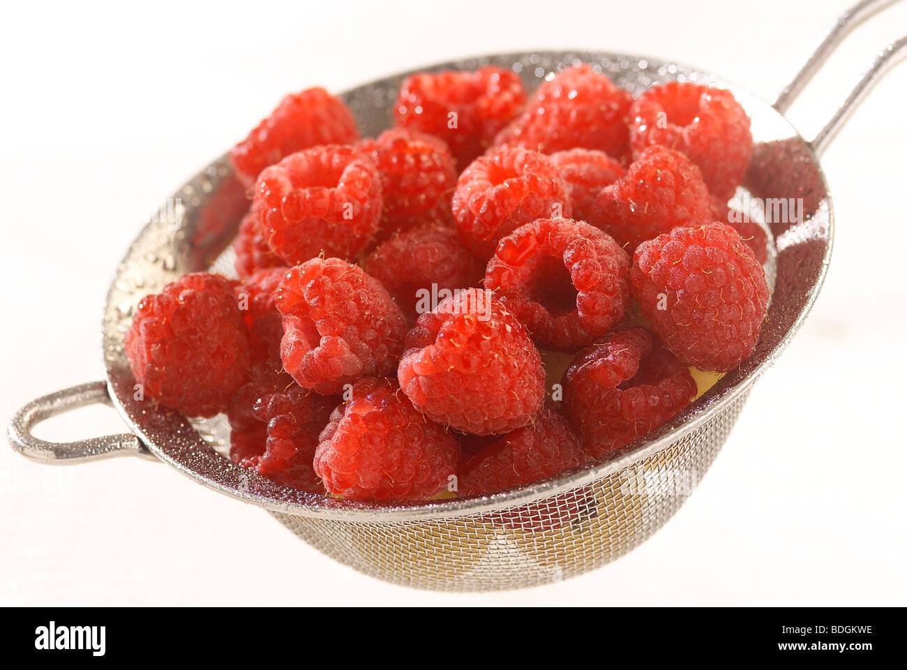 Rinsing fruits hi-res stock photography and images - Alamy
