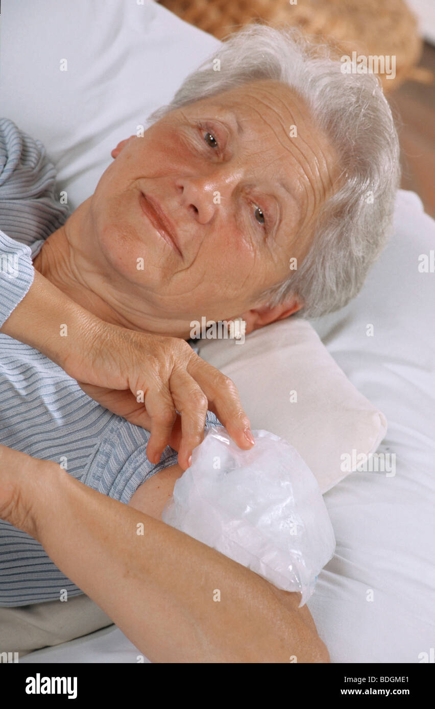 COLD THERAPY ELDERLY PERSON Stock Photo - Alamy