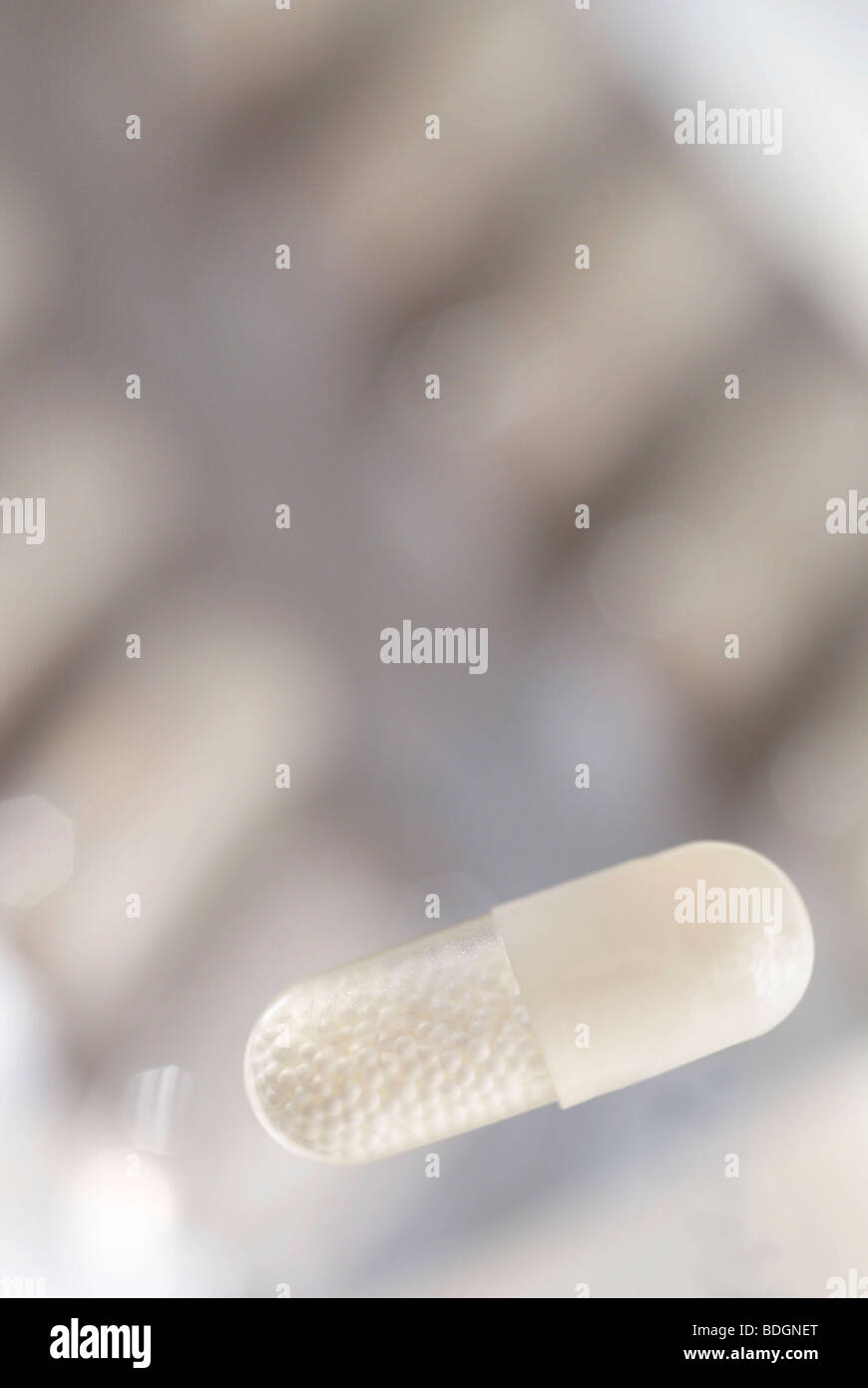 Modified release capsules hi-res stock photography and images - Alamy