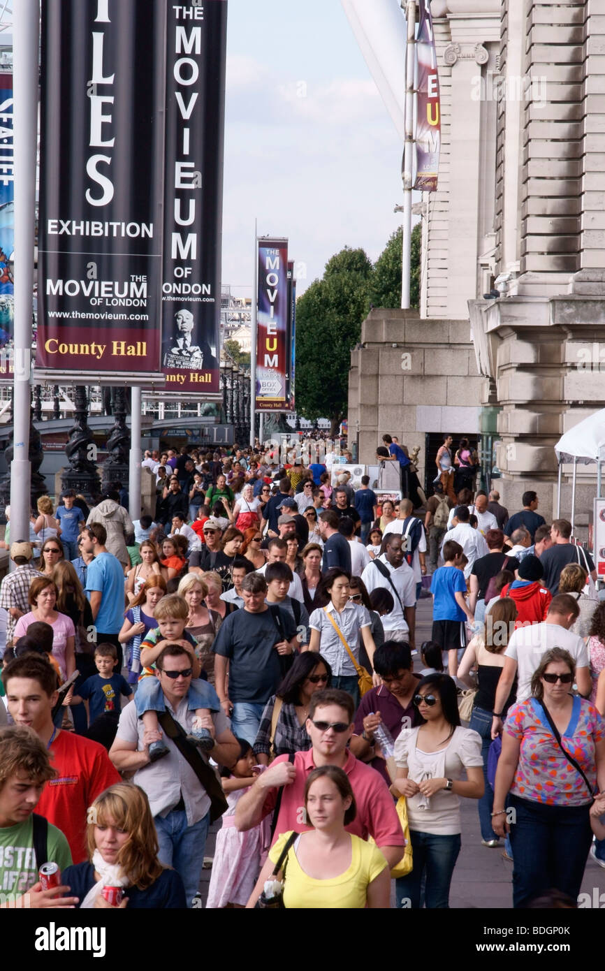 Summer crowds throng the London South Embankment Stock Photo - Alamy