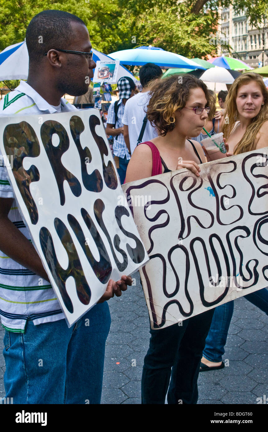 People offer free hugs in NYC park Stock Photo - Alamy