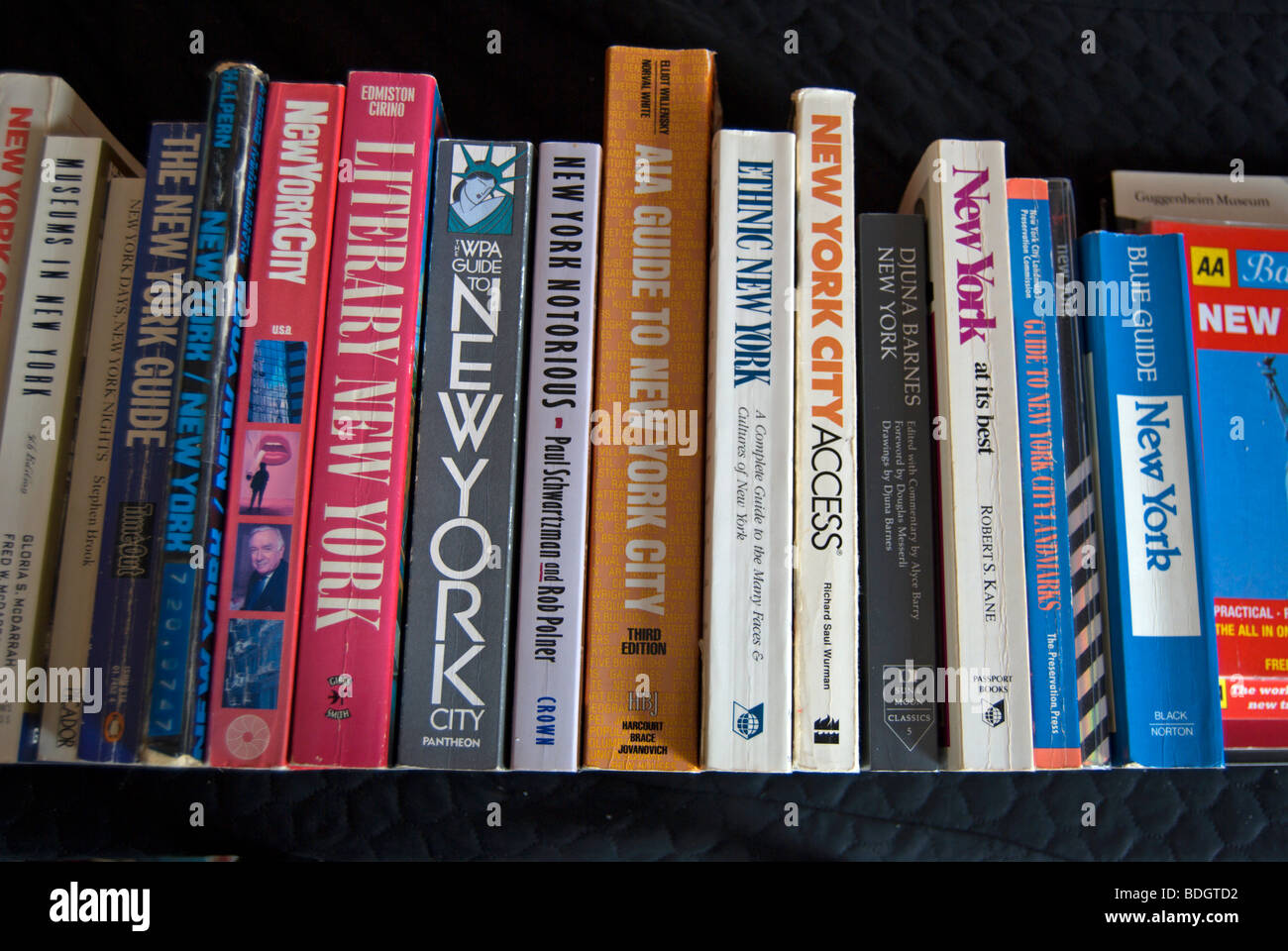 City guide books hi-res stock photography and images - Alamy