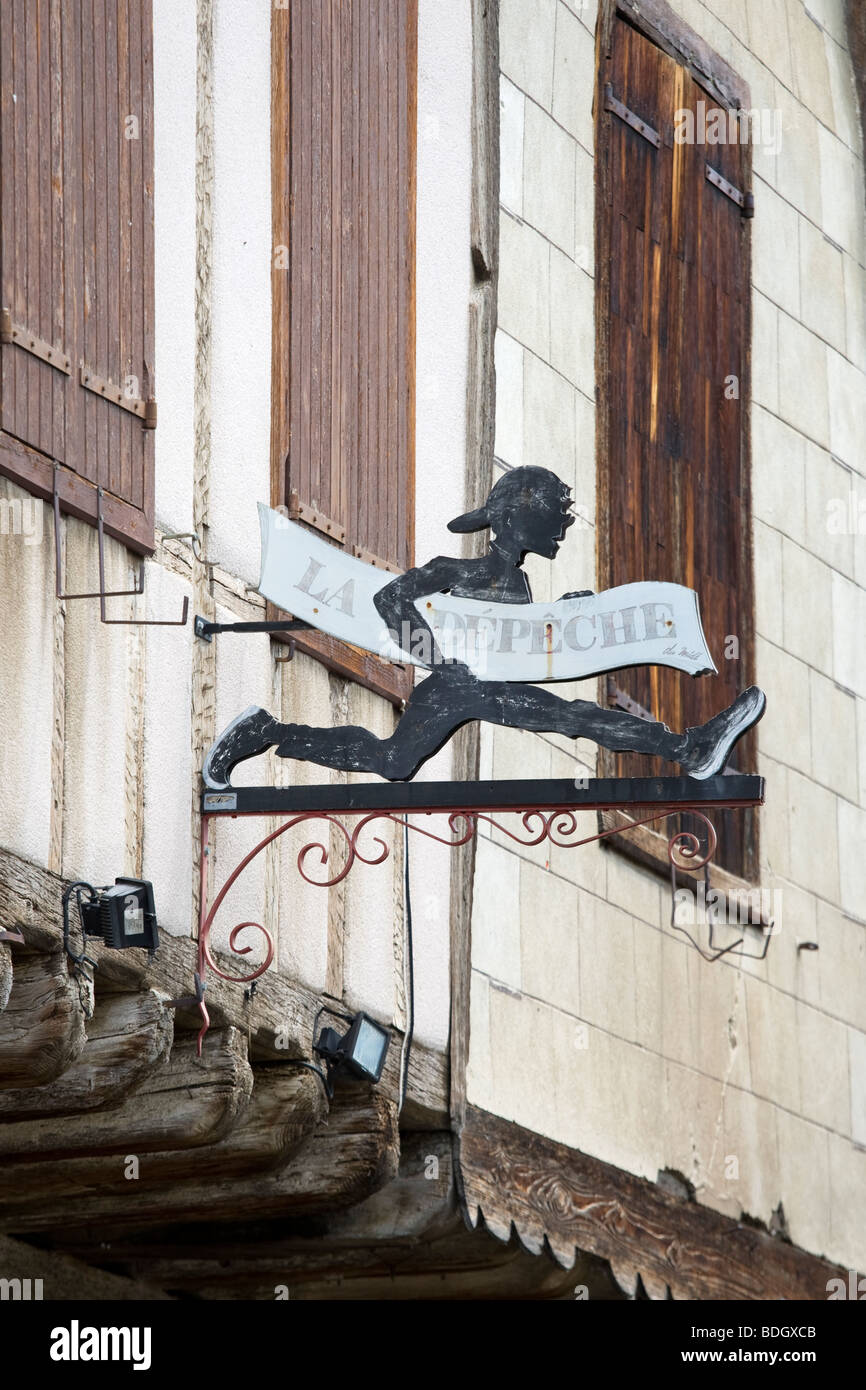 Newspaper sign hi-res stock photography and images - Alamy