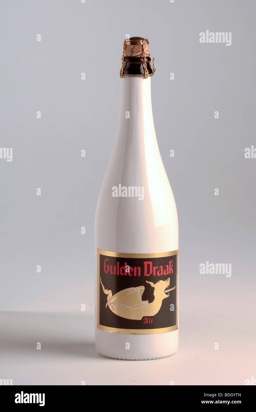 750ml bottle of Gulden Draak Belgian beer Stock Photo - Alamy