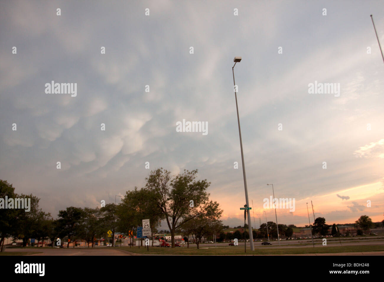 Large and lumpy clouds hi-res stock photography and images - Alamy
