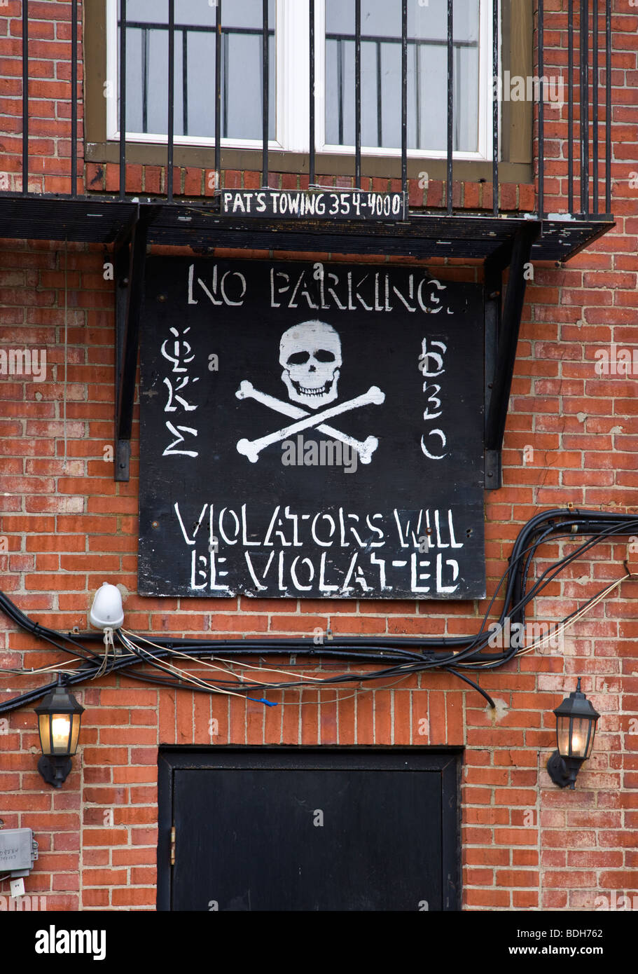 NO PARKING SIGN behind a brick building - BOSTON, MASSACHUSETTS Stock ...