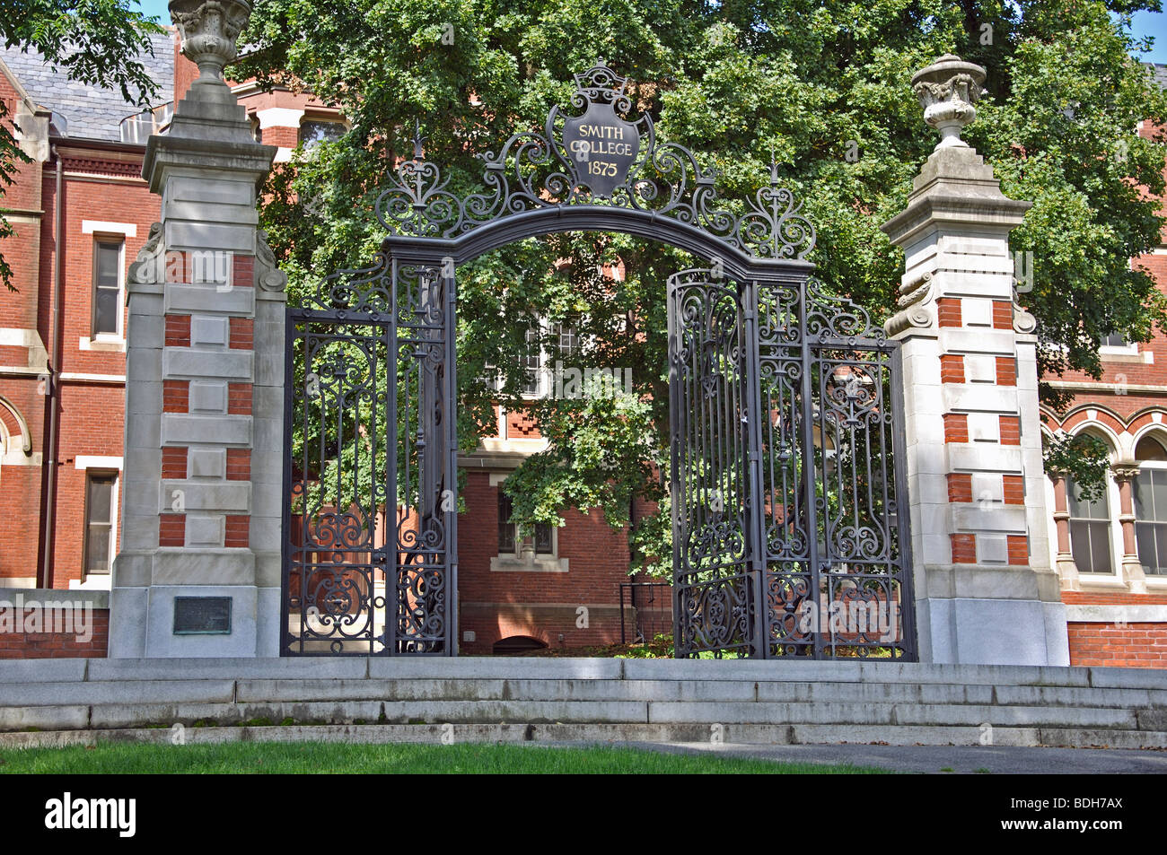Smith college gate hi-res stock photography and images - Alamy