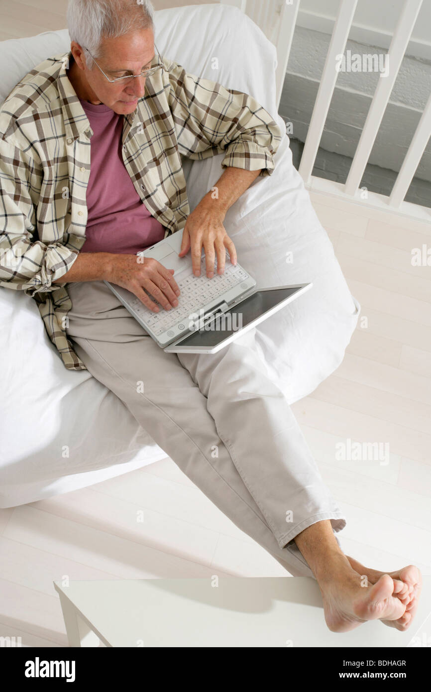 ELDERLY PERSON, COMPUTER Stock Photo - Alamy
